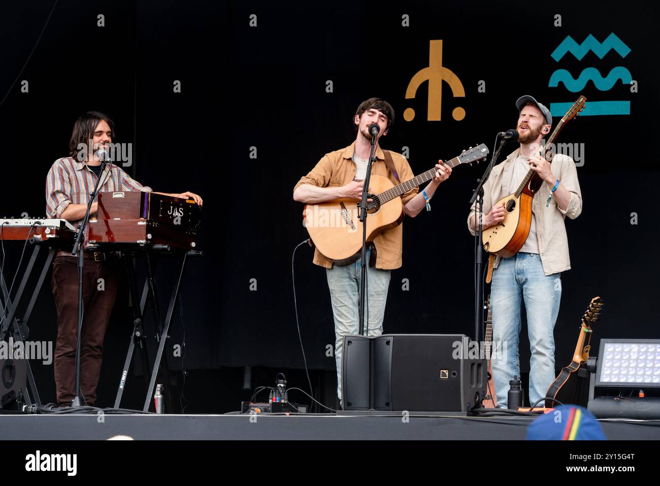 YE VAGABONDS, CONCERT, 2024: Brían and Diarmuid Mac Gloinn on the right ...