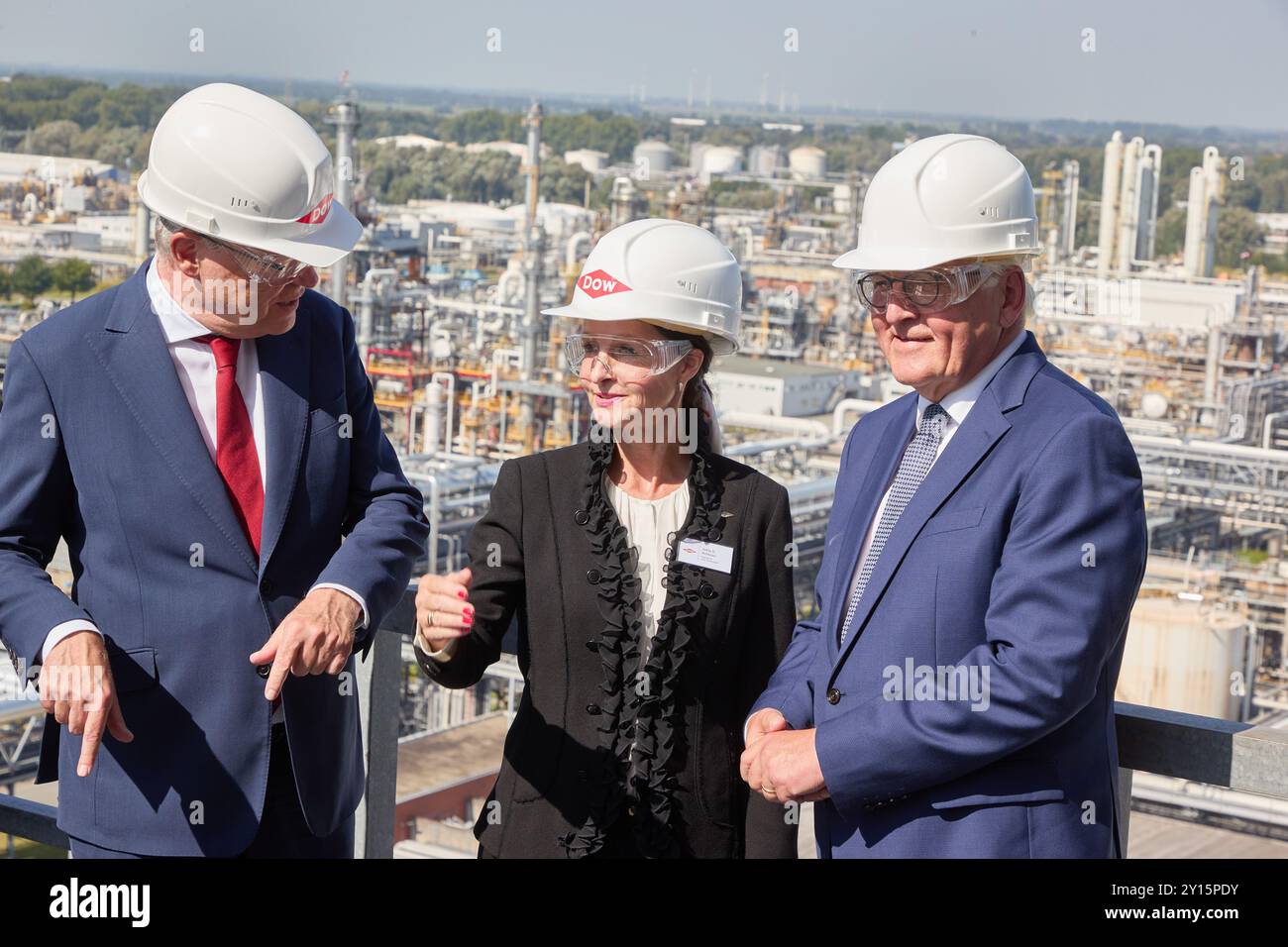 05 September 2024, Lower Saxony, Stade: Stephan Weil (l-r, SPD ...