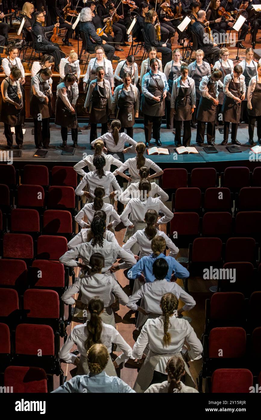 Fire in My Mouth with National Youth Choir of Scotland and Philharmonia ...