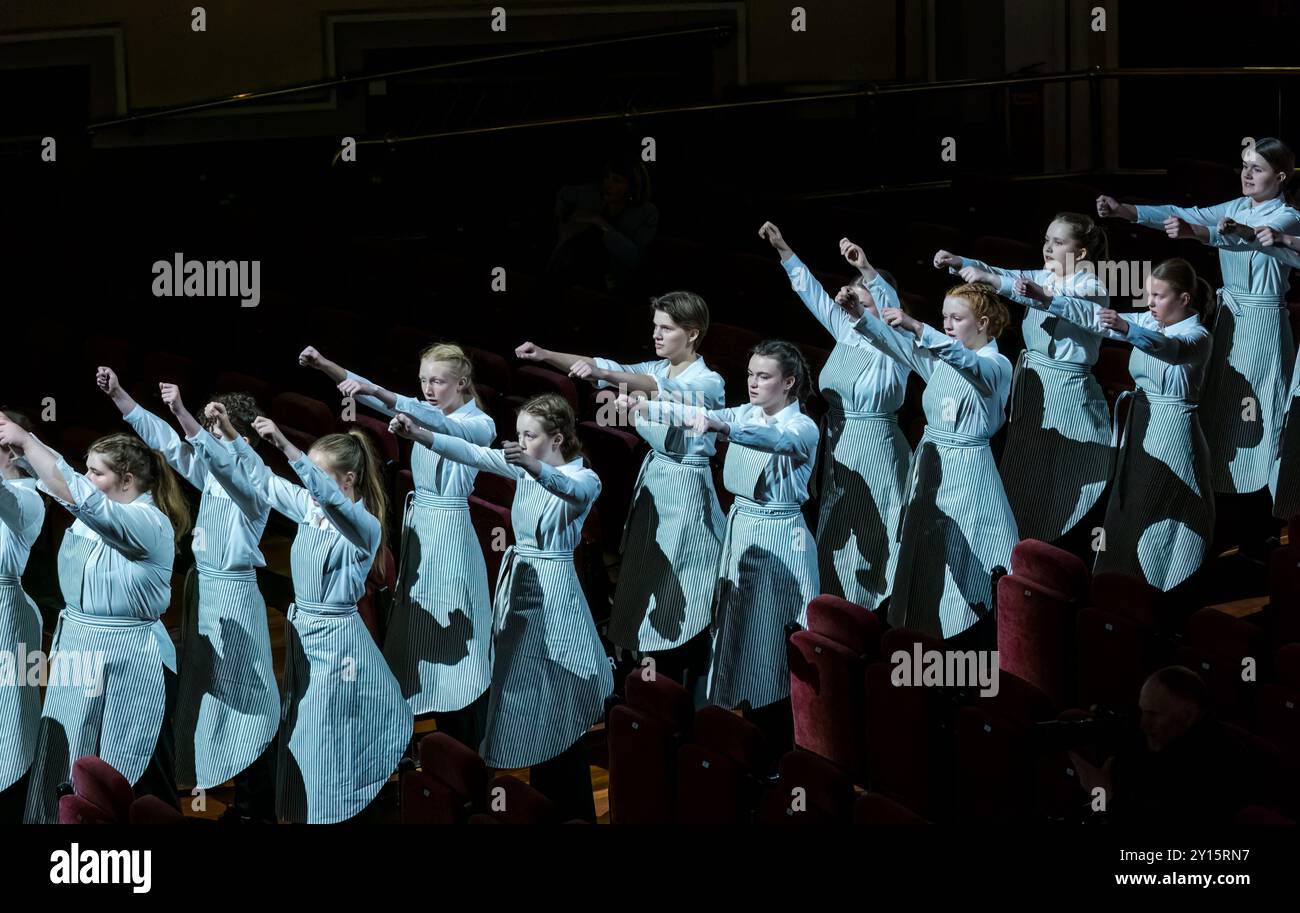 Fire in My Mouth with National Youth Choir of Scotland and Philharmonia ...