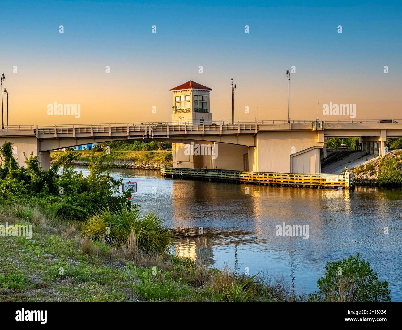 Venice Avenue lift bridge over the Gulf Intracoastal Waterway in Venice ...