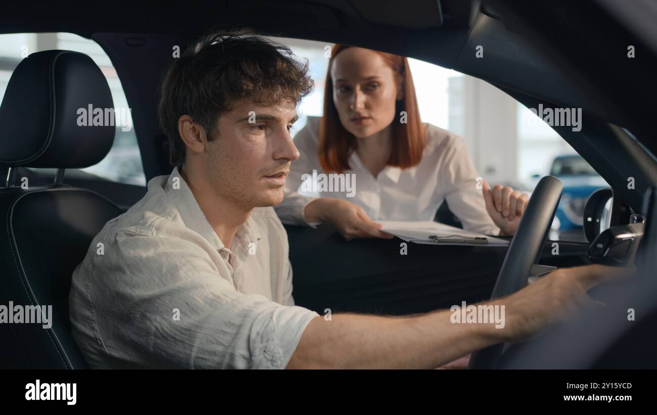Seller female helping man hi-res stock photography and images - Alamy