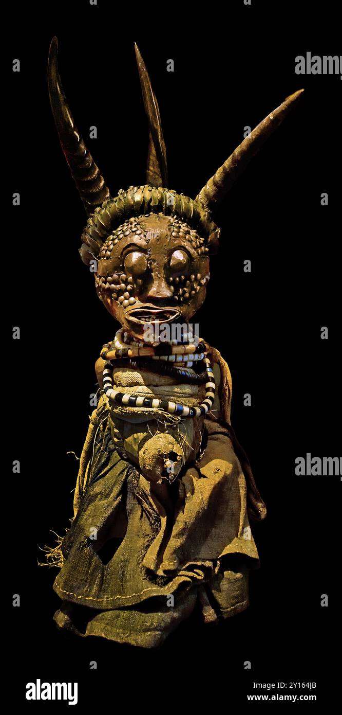 Authentic Nkishi statue 1st quarter 20th Century, Songye Sanga RD Congo ...