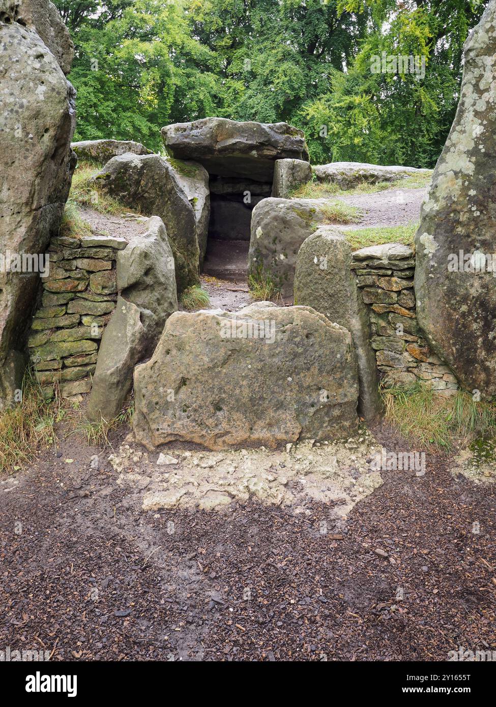 Waylands Smithy, Neolithic long barrow, Ridgeway, near Uffington ...