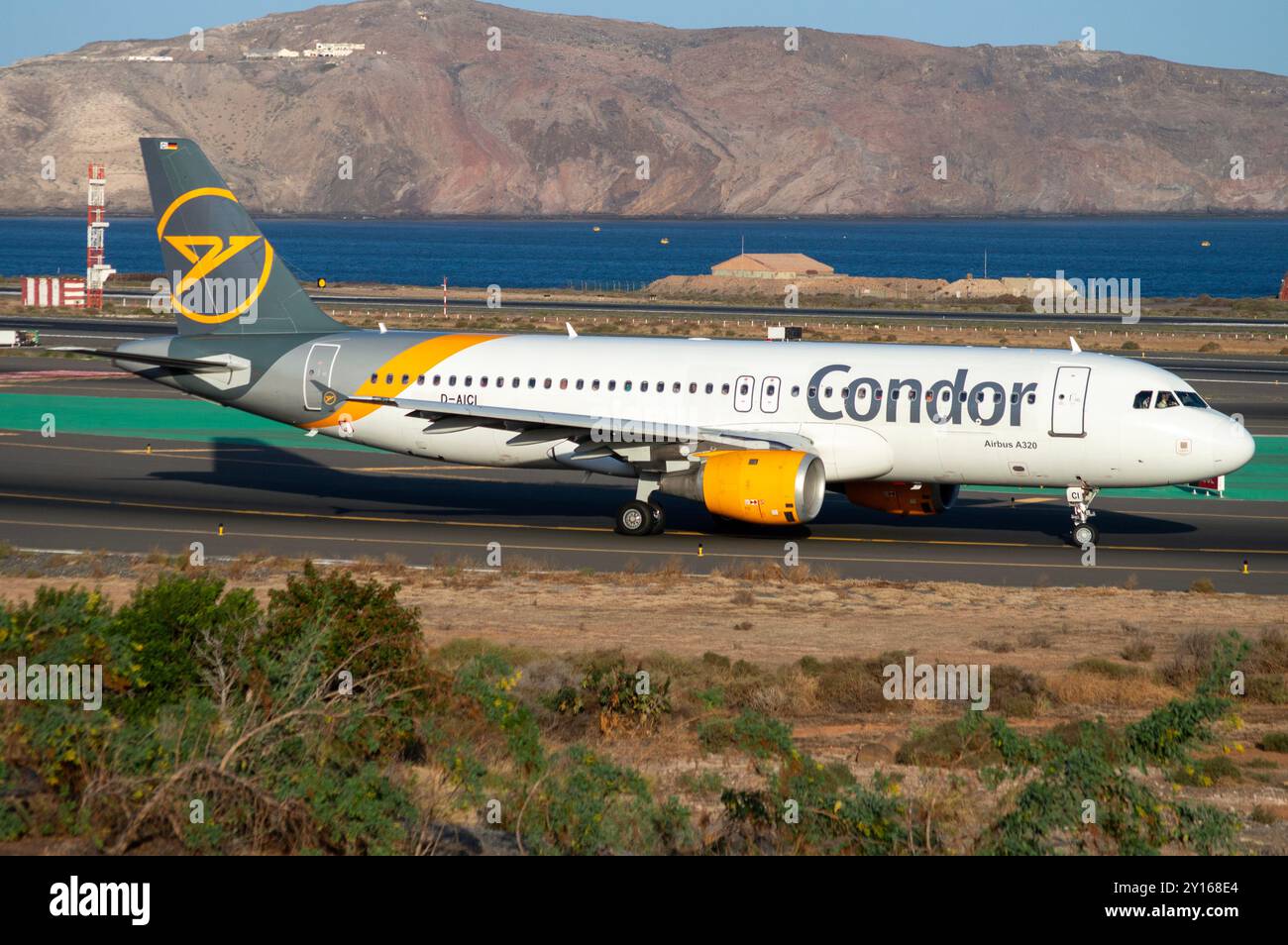 Airbus A320 airliner of the Cóndor airline at the Gran Canaria airport ...