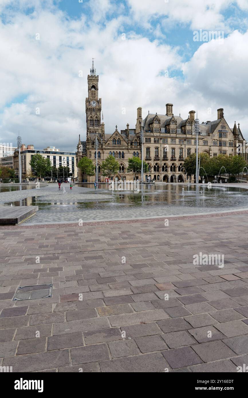 Bradford City Hall, Centenary Square, Bradford, UK Stock Photo - Alamy