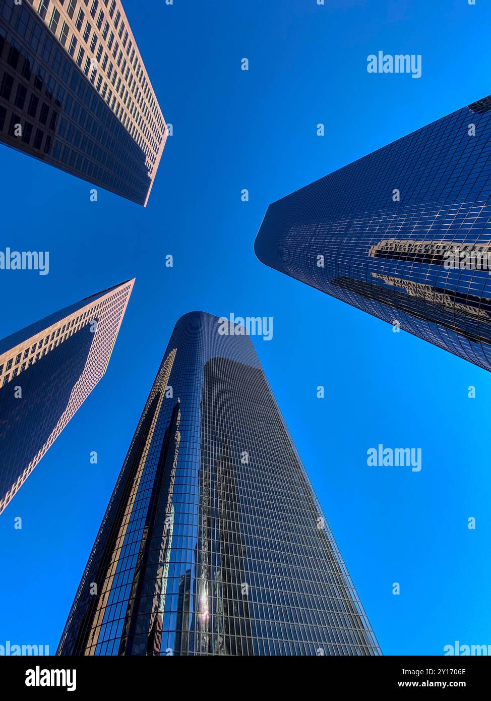 Los angeles skyline towering skyscrapers hi-res stock photography and ...