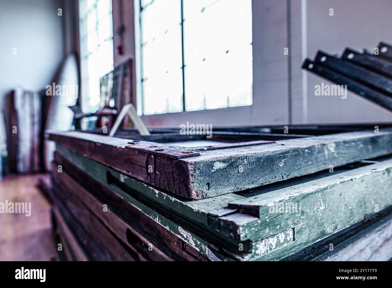 Rustic doors hi-res stock photography and images - Alamy