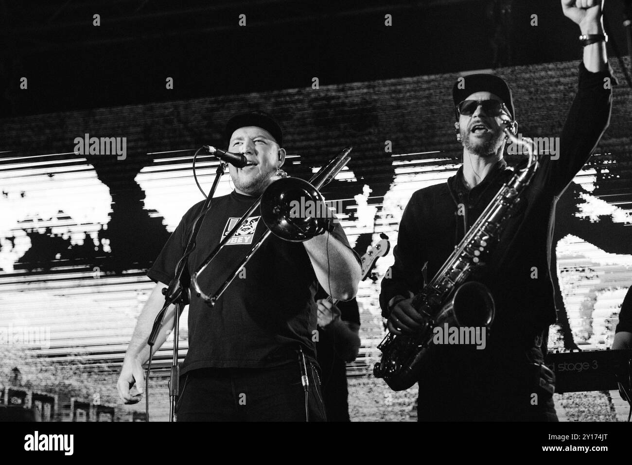 musical group, band, on stage in bright rays Stock Photo - Alamy