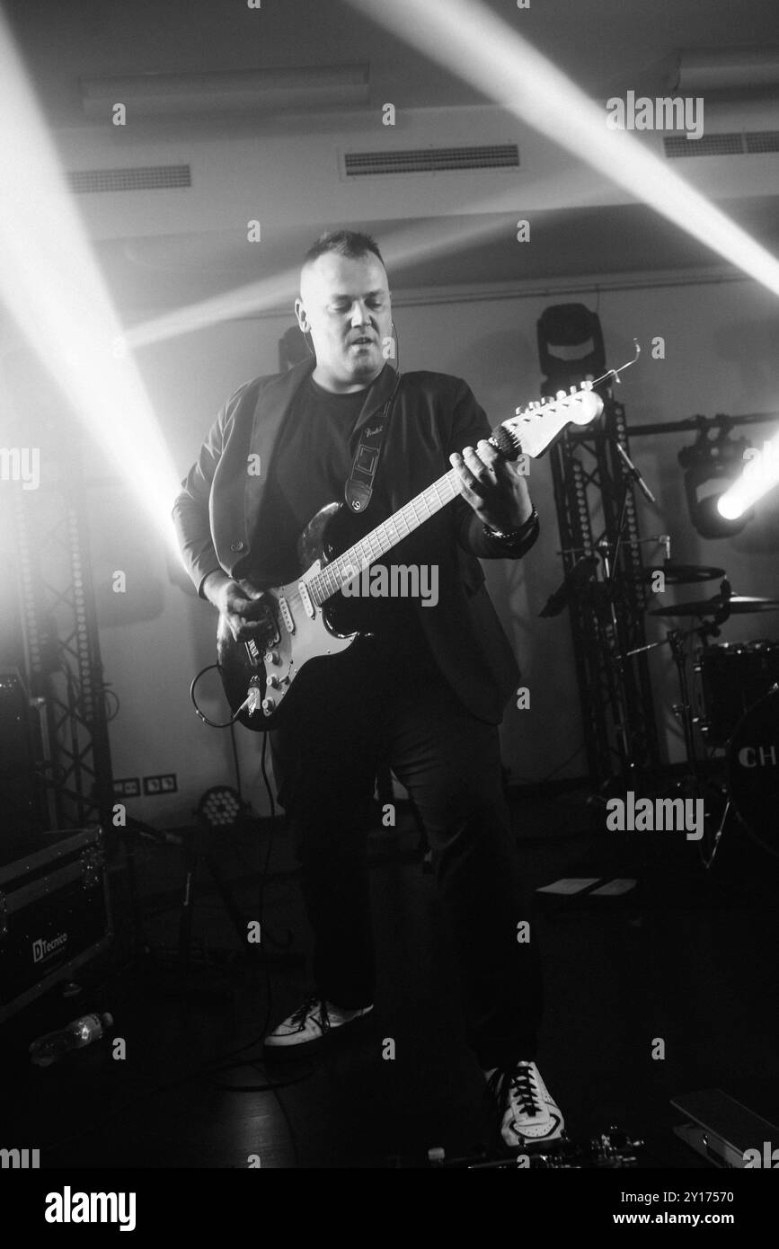 musical group, band, on stage in bright rays Stock Photo - Alamy