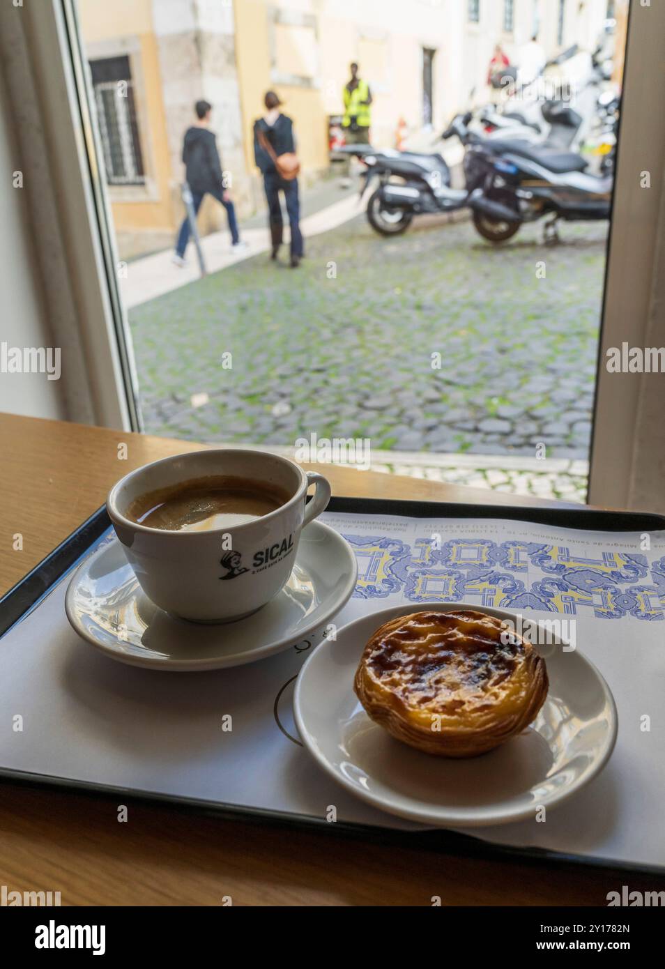 Coffee and pastel de nata in Lisbon coffee shop Stock Photo - Alamy