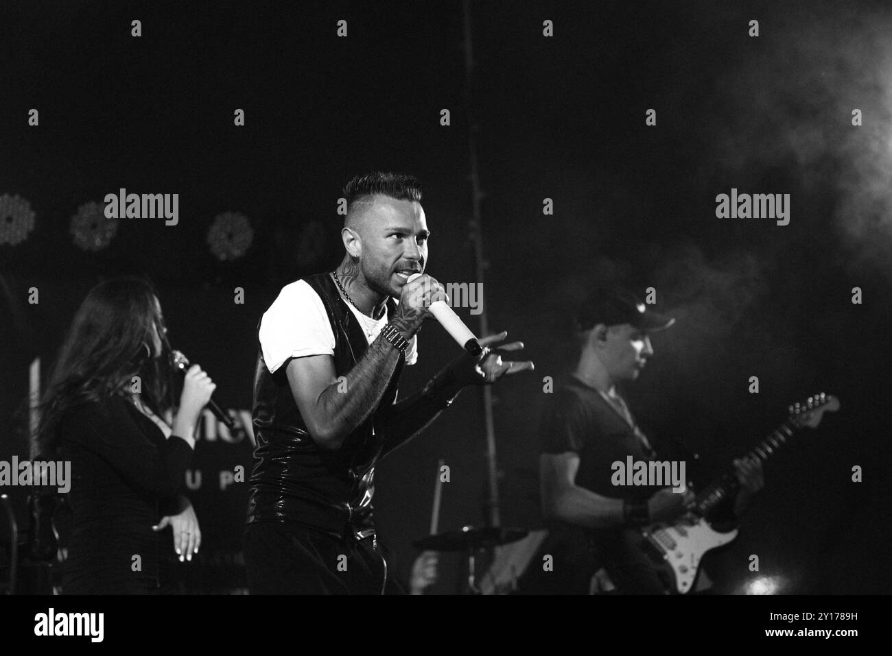 musical group, band, on stage in bright rays Stock Photo - Alamy