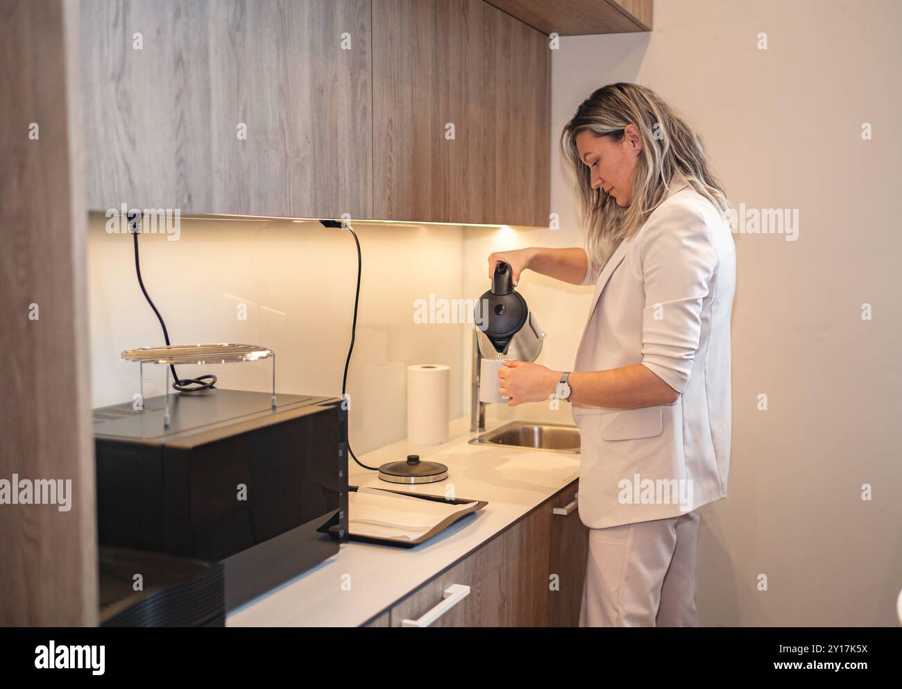 Woman standing at kitchen counter' hi-res stock photography and images ...