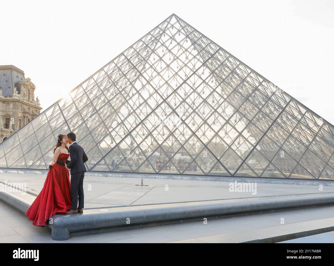 Pyramide grand louvre hi-res stock photography and images - Alamy