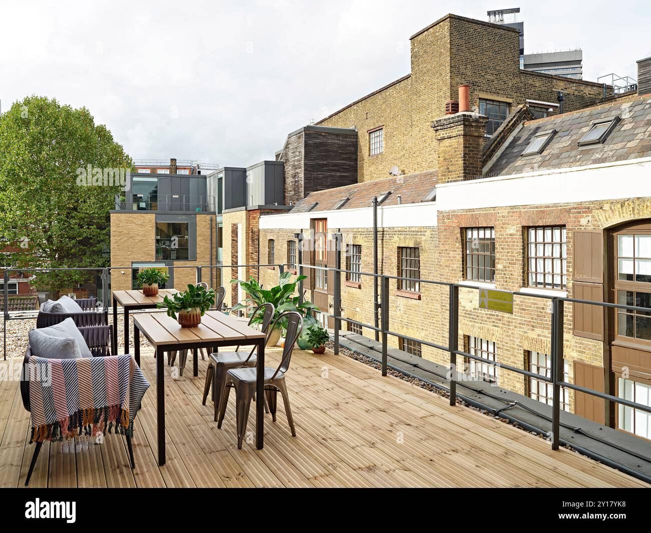 Rooftop breakout space. Woolyard, London, United Kingdom. Architect ...