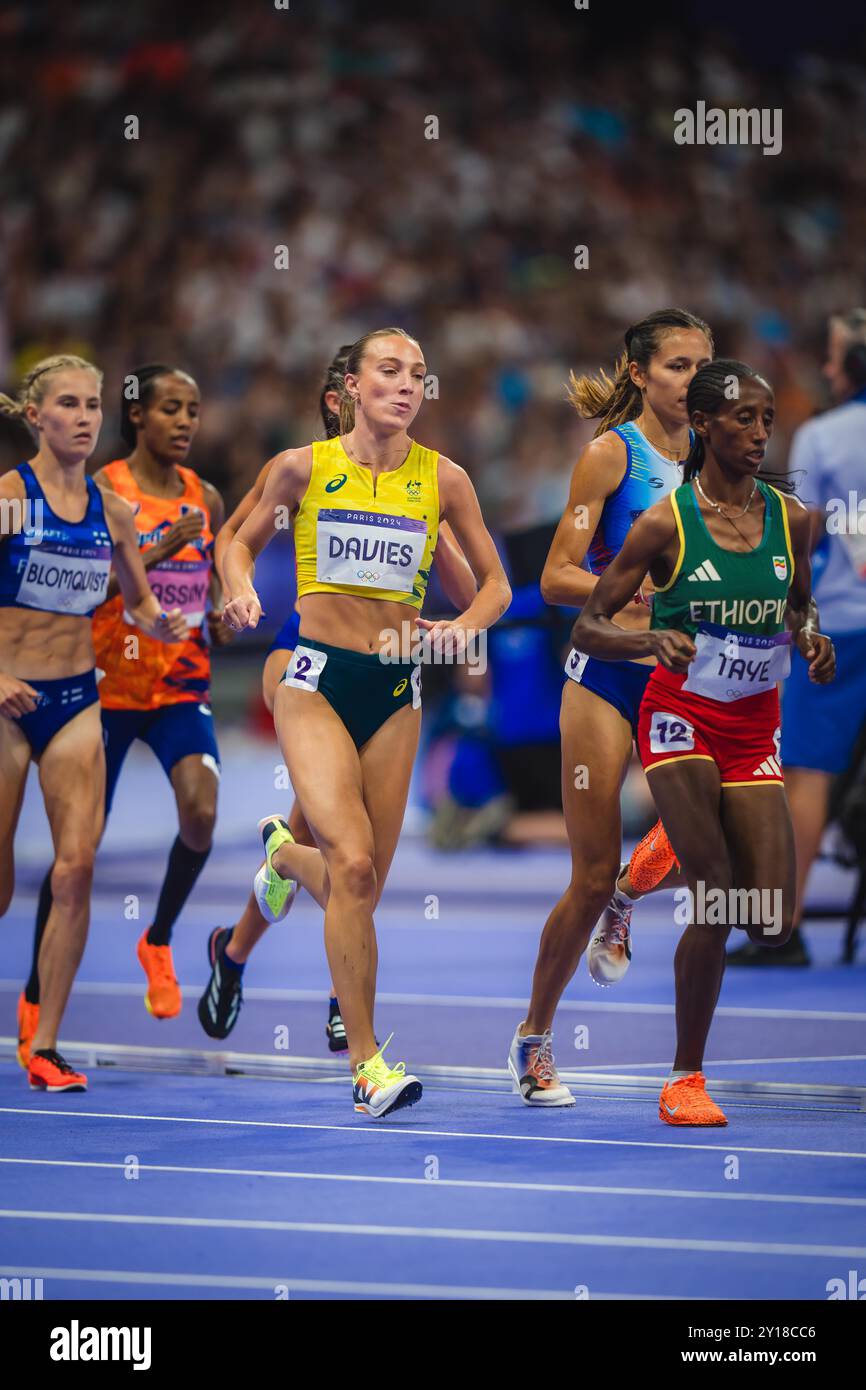 Rose Davies participating in the 5000 meters at the Paris 2024 Olympic ...