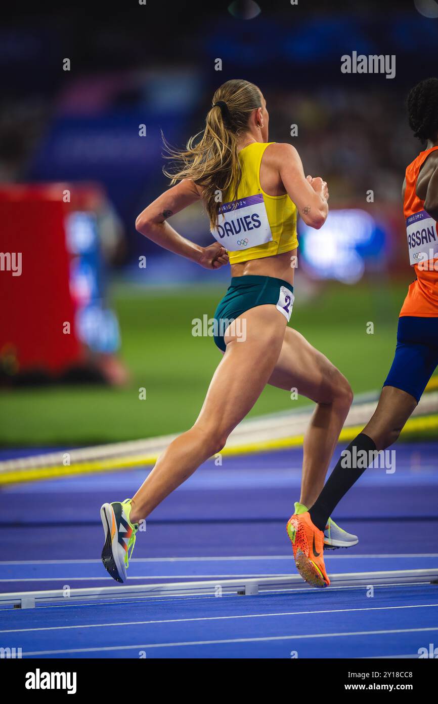 Rose Davies participating in the 5000 meters at the Paris 2024 Olympic ...