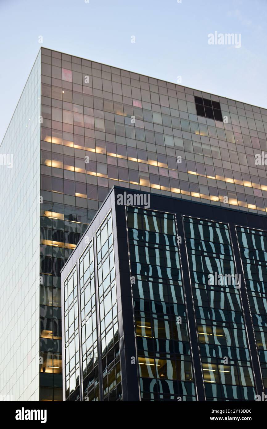 Office towers windows people hi-res stock photography and images - Alamy