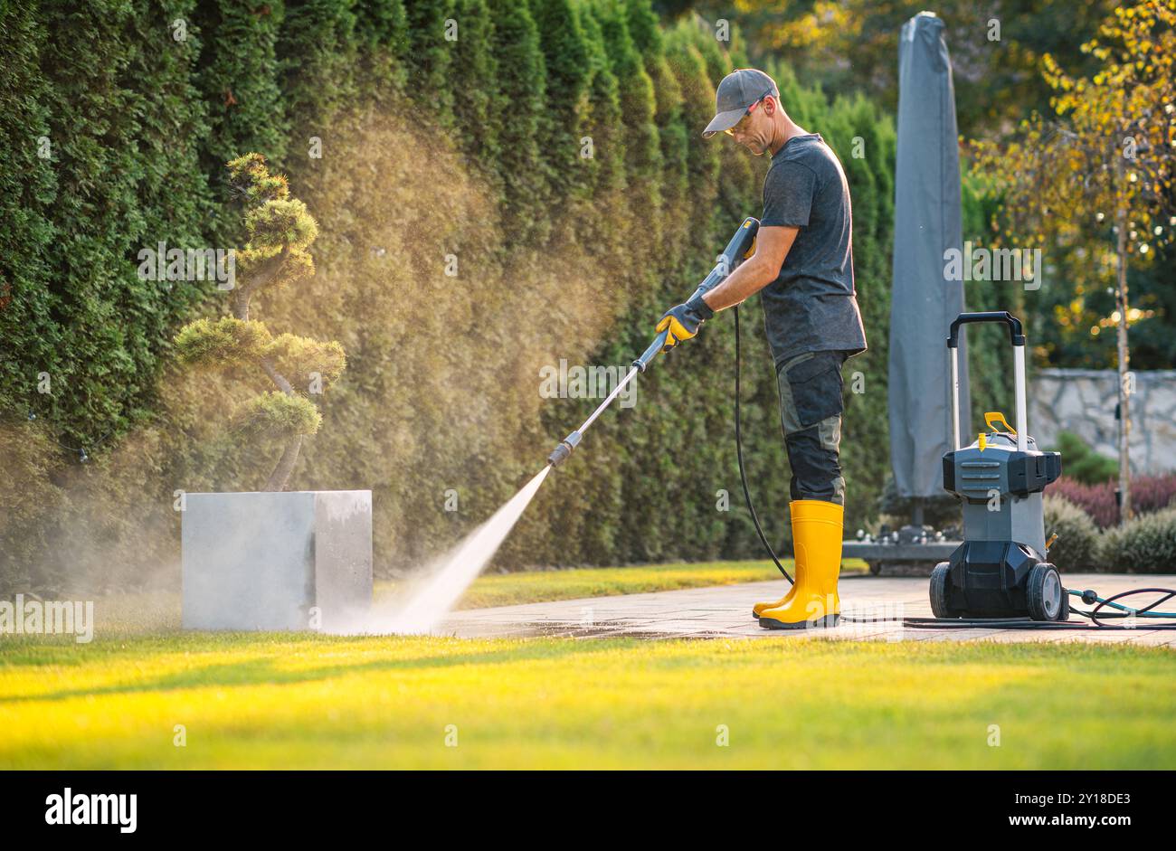 Worker cleans outdoor surfaces pressure hi-res stock photography and ...