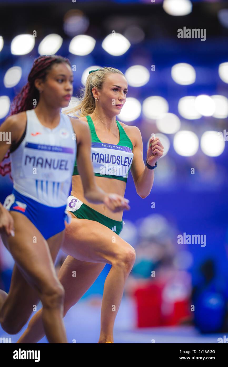 Sharlene Mawdsley participating in the 400 meters at the Paris 2024 ...