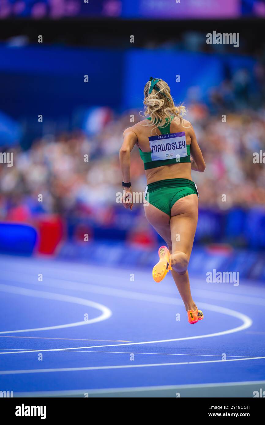 Sharlene Mawdsley participating in the 400 meters at the Paris 2024 ...