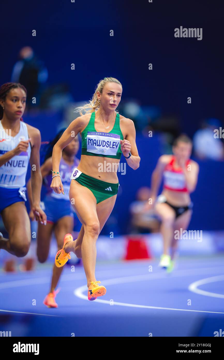 Sharlene Mawdsley participating in the 400 meters at the Paris 2024 ...