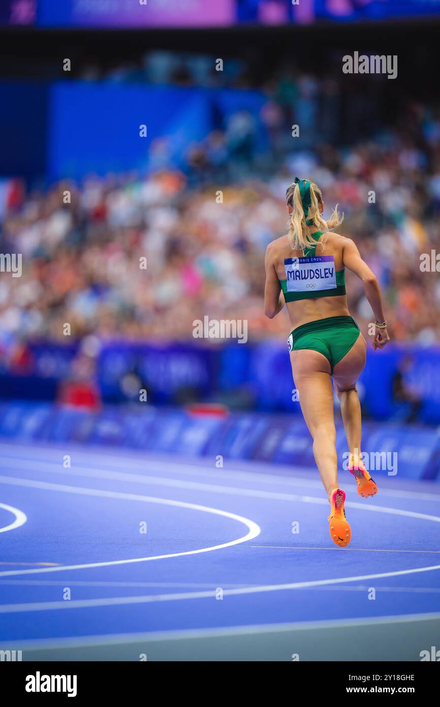 Sharlene Mawdsley participating in the 400 meters at the Paris 2024 ...