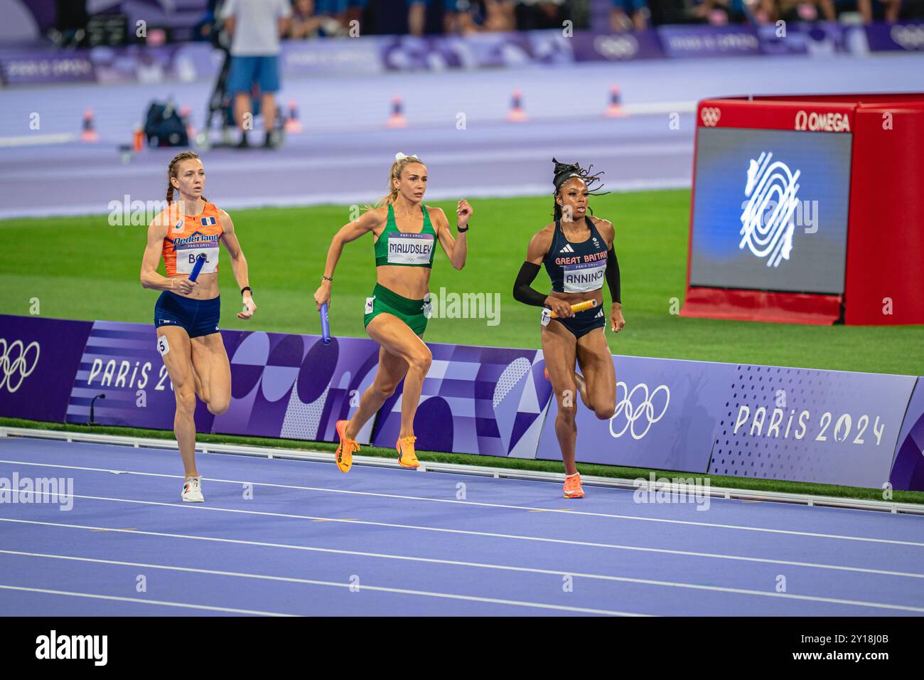Sharlene Mawdsley participating in the 400 meters at the Paris 2024 ...