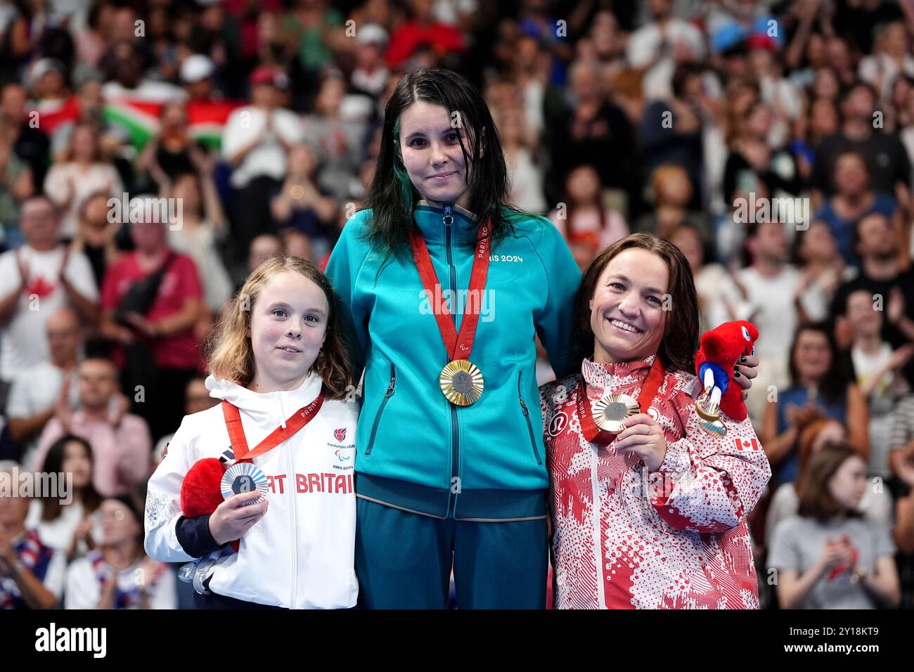 Great Britain Iona Winnifrith (left), Neutral Paralympic Athlete's ...