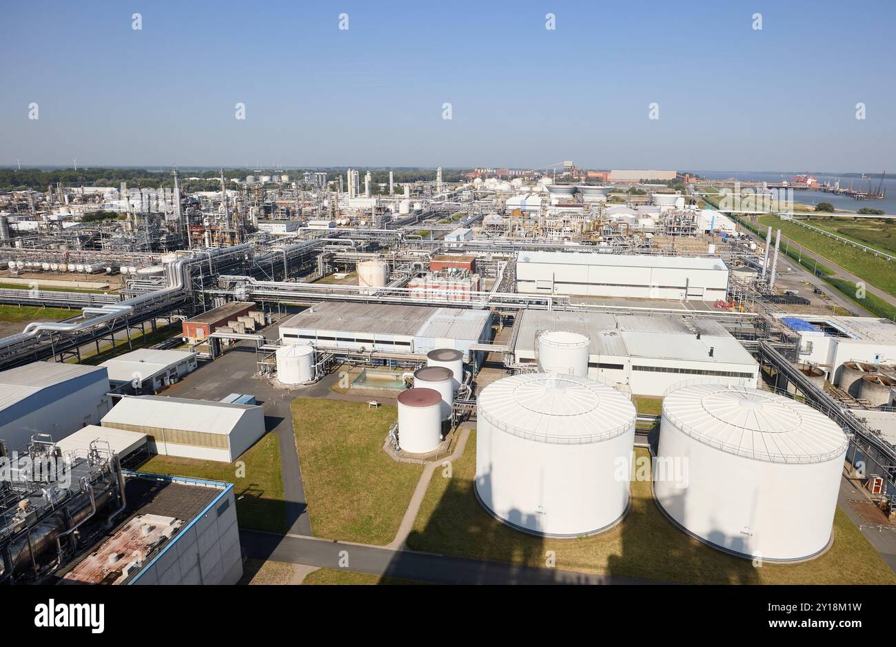 Stade, Germany. 05th Sep, 2024. View of the DOW chemical plant at the ...