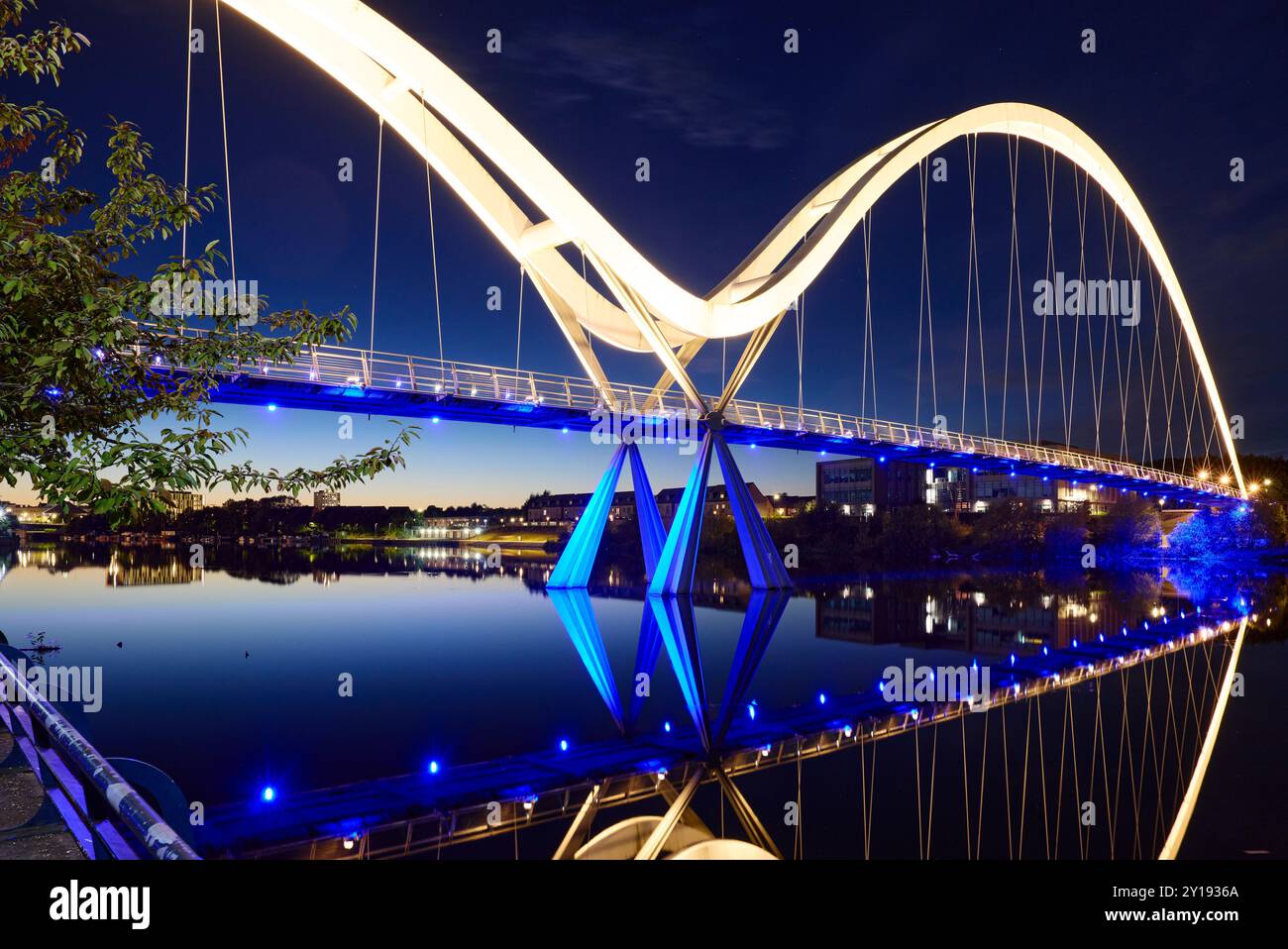 Lights on bridge hi-res stock photography and images - Alamy