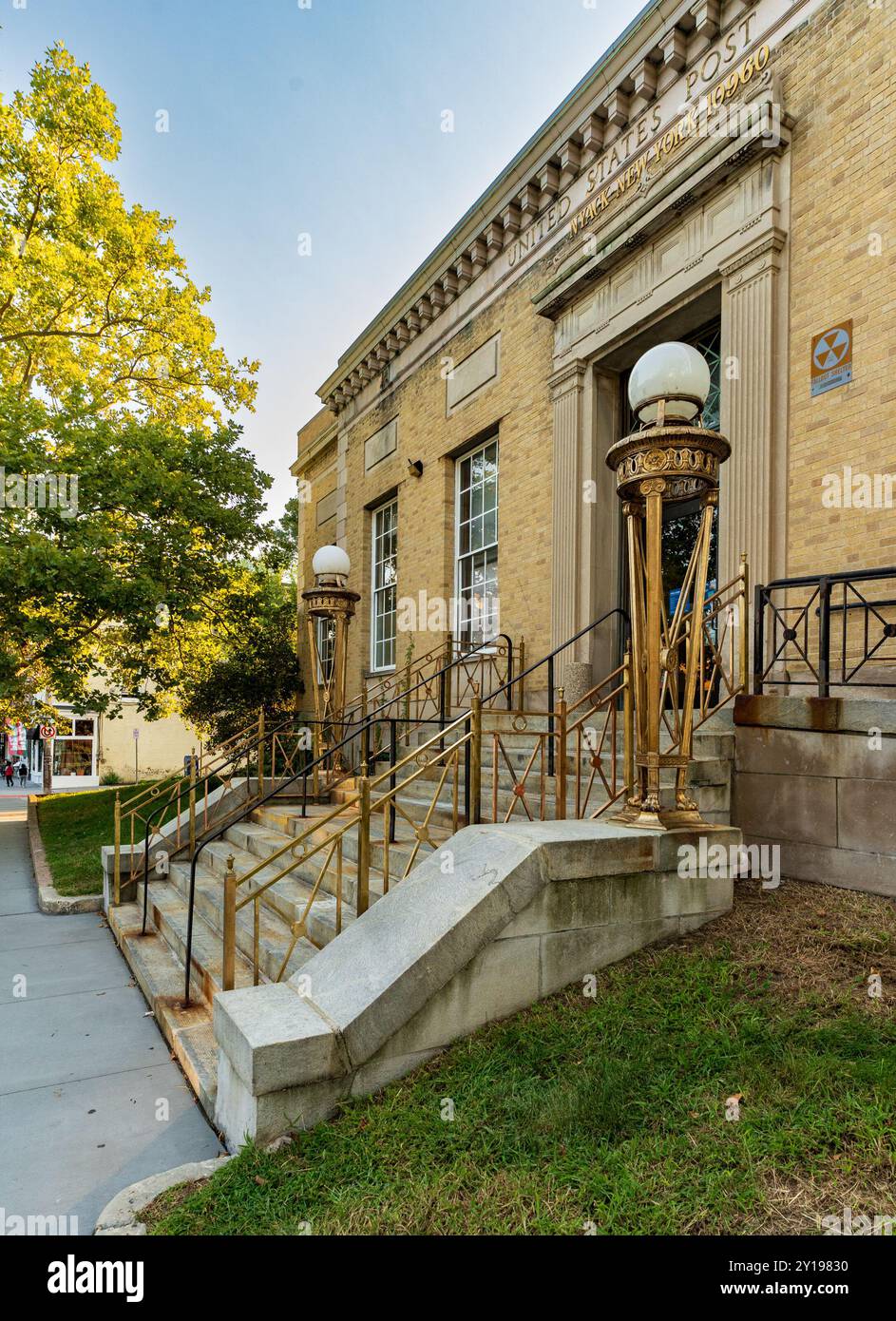 Buff limestone hi-res stock photography and images - Alamy