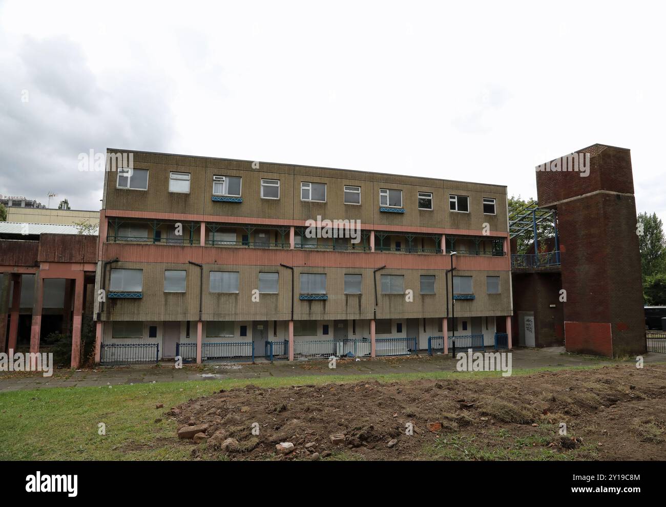 Boarded up 1960s flats at Spon End in Coventry Stock Photo - Alamy