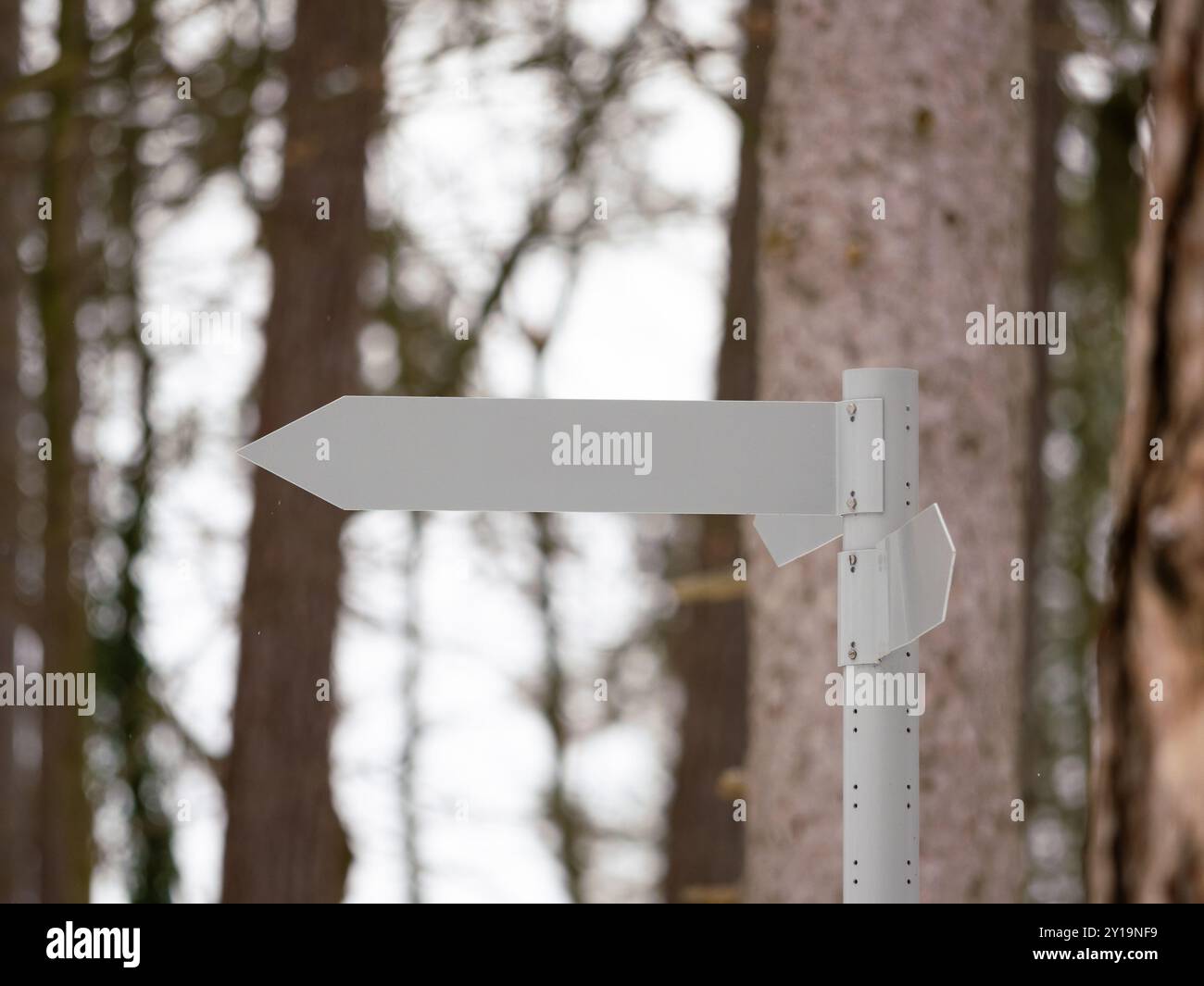 Empty guidepost arrow pointing in left direction. Gray metal plates ...