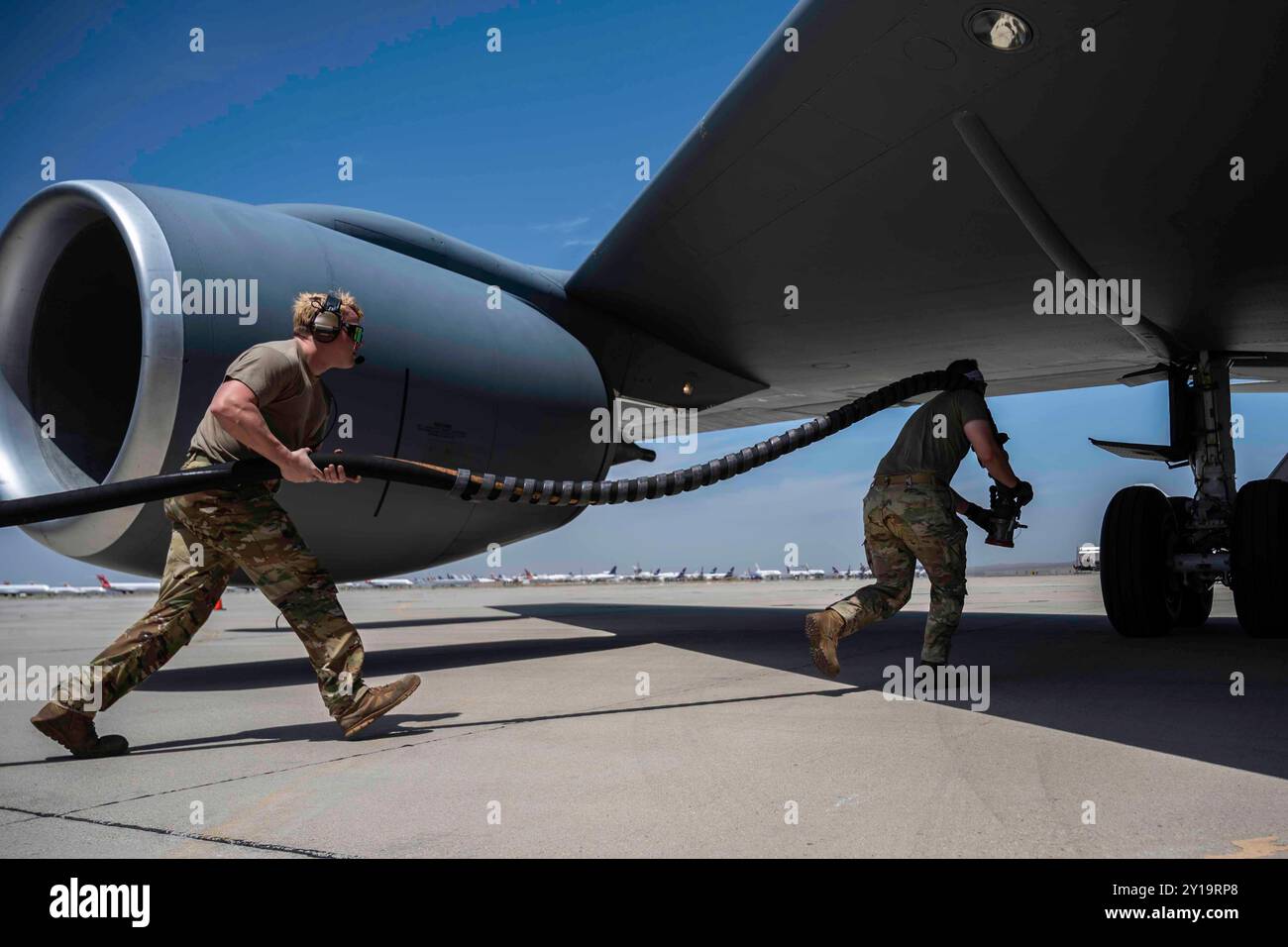 U.S. Air Force Staff hot pit refuel a KC-135 Stratotanker aircraft ...