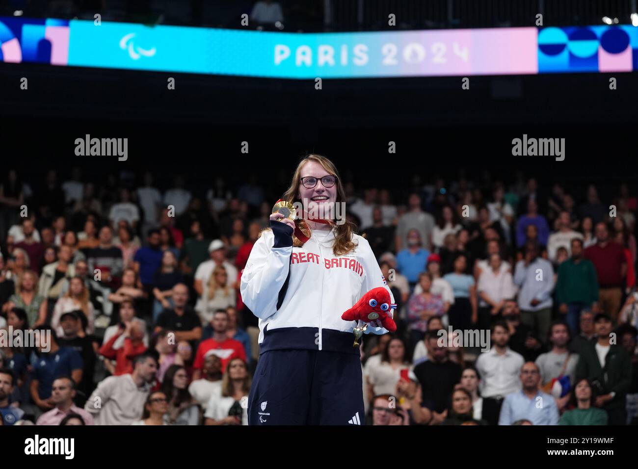 Great Britain's Rebecca Redfern with her Gold medal during the Women's ...