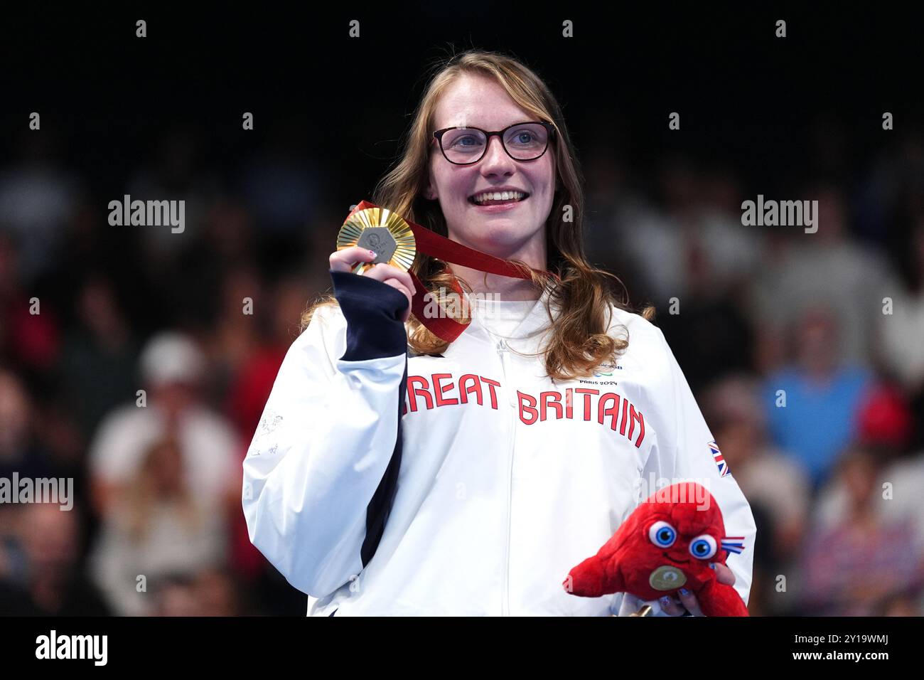 Great Britain's Rebecca Redfern with her Gold medal during the Women's ...