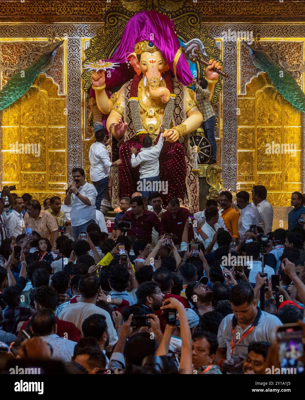 Lalbaugcha raja hi-res stock photography and images - Alamy