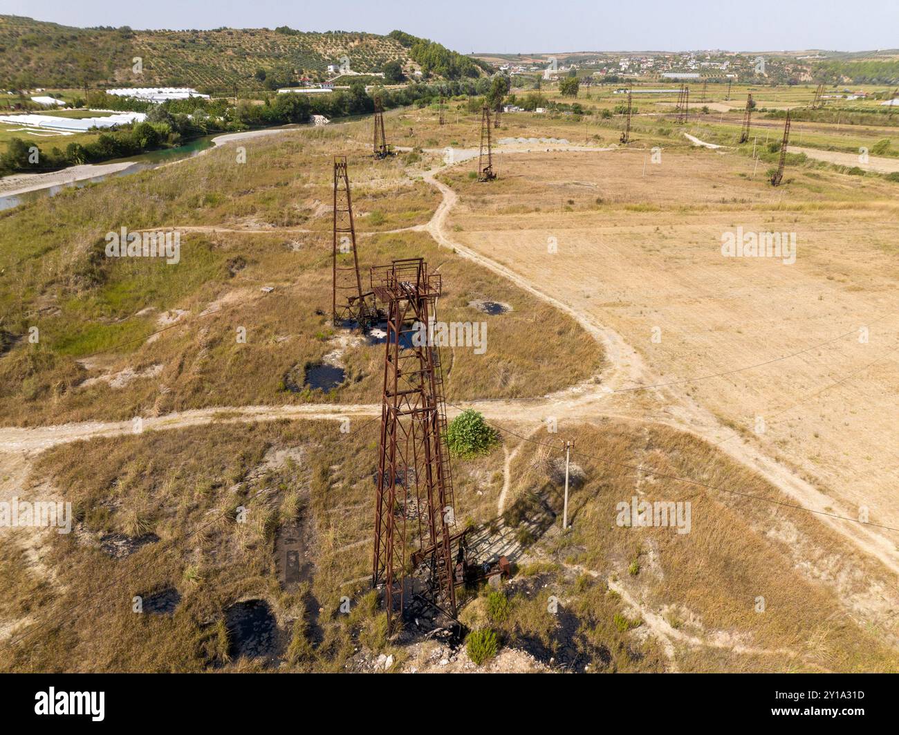 Heavy crude oil pump vintage hi-res stock photography and images - Alamy