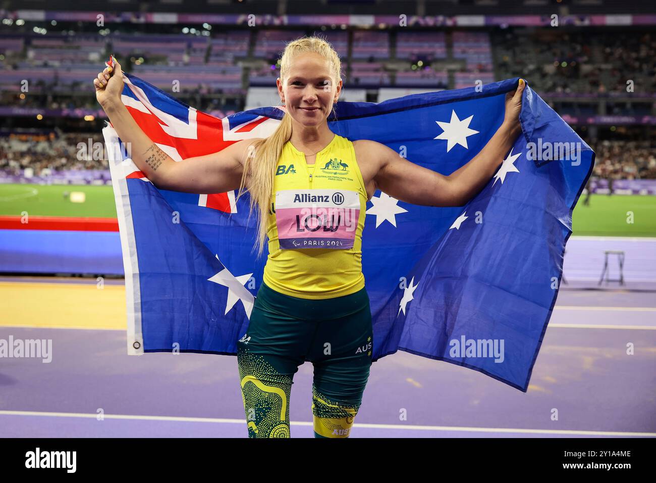 Australia's Vanessa Low celebrates after winning the gold medal and ...