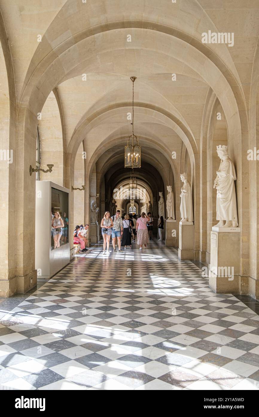 The hallways and galleries of Château de Versailles - Palace of ...