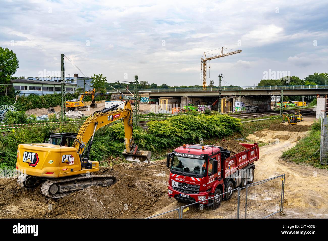 Work on the A40 freeway bridge, Schlachthofbrücke, the bridge piers for ...
