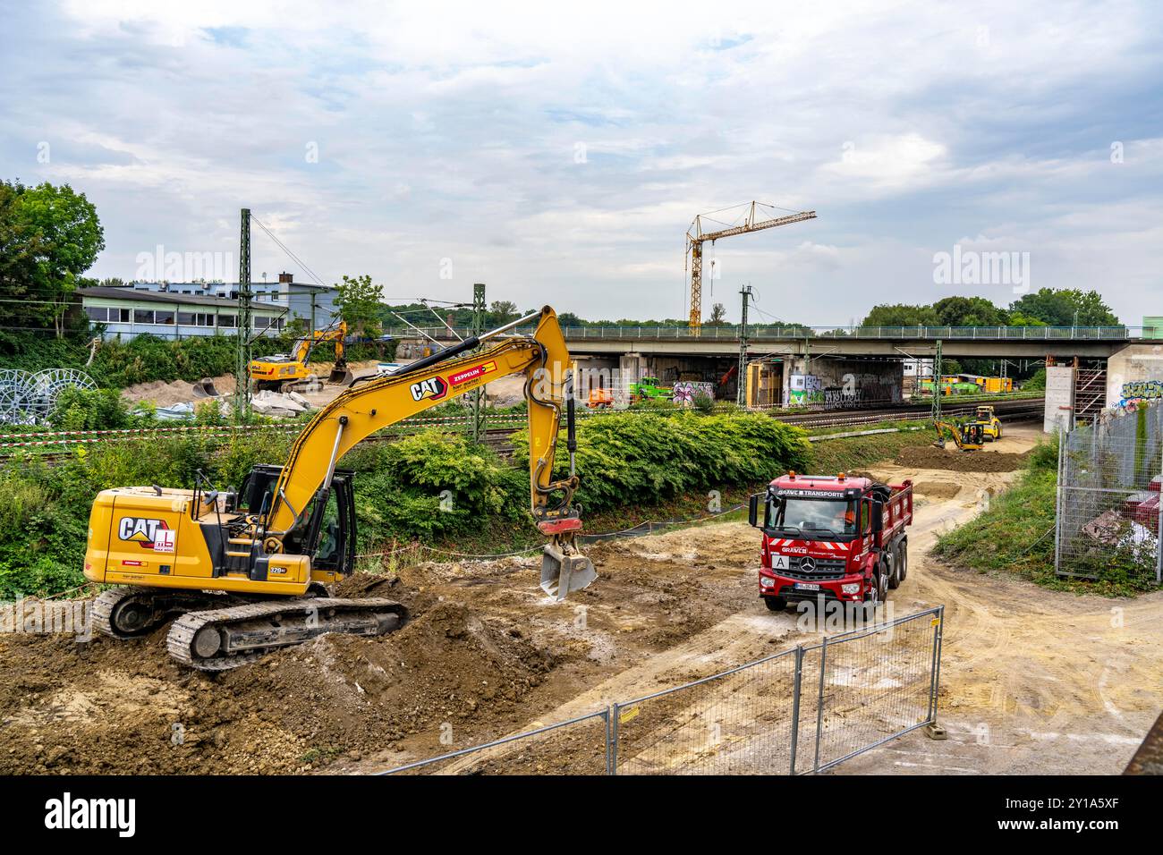 Work on the A40 freeway bridge, Schlachthofbrücke, the bridge piers for ...