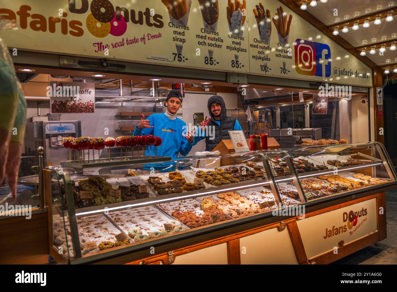Donut booth hi-res stock photography and images - Alamy