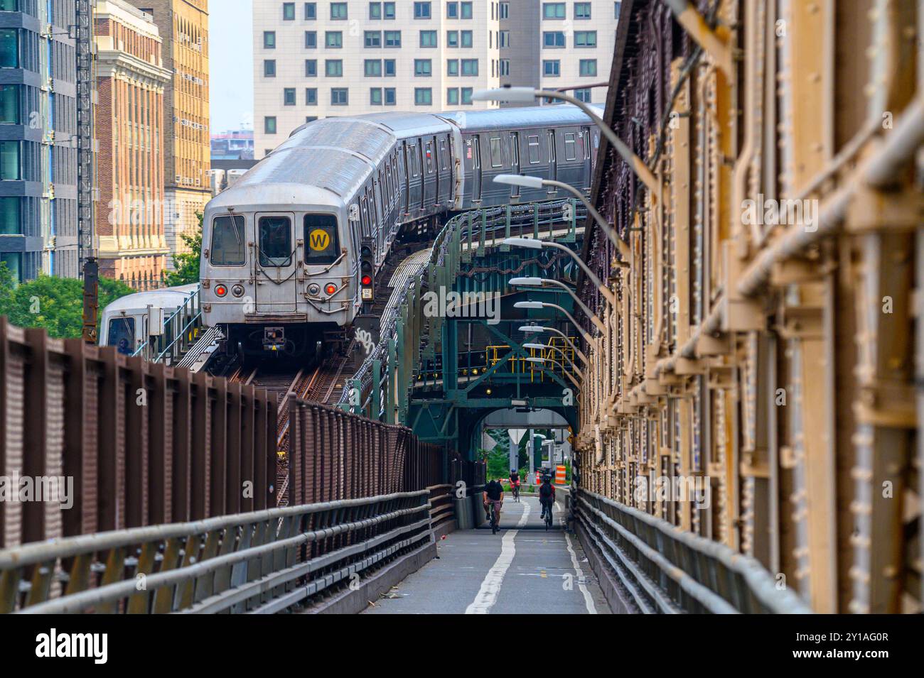 N train in Queens New York Stock Photo - Alamy