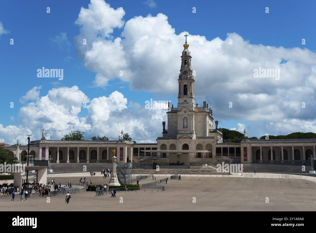 Spacious square in front of a basilica with people and blue sky ...