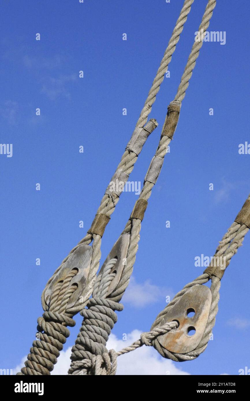 Hawsers hi-res stock photography and images - Alamy