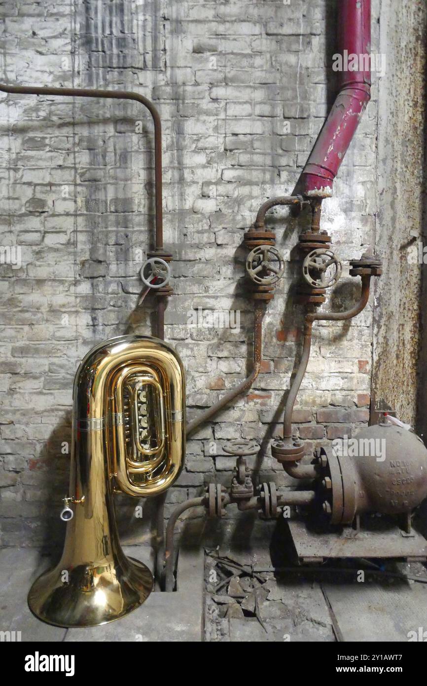 Brass instruments tuba hi-res stock photography and images - Alamy