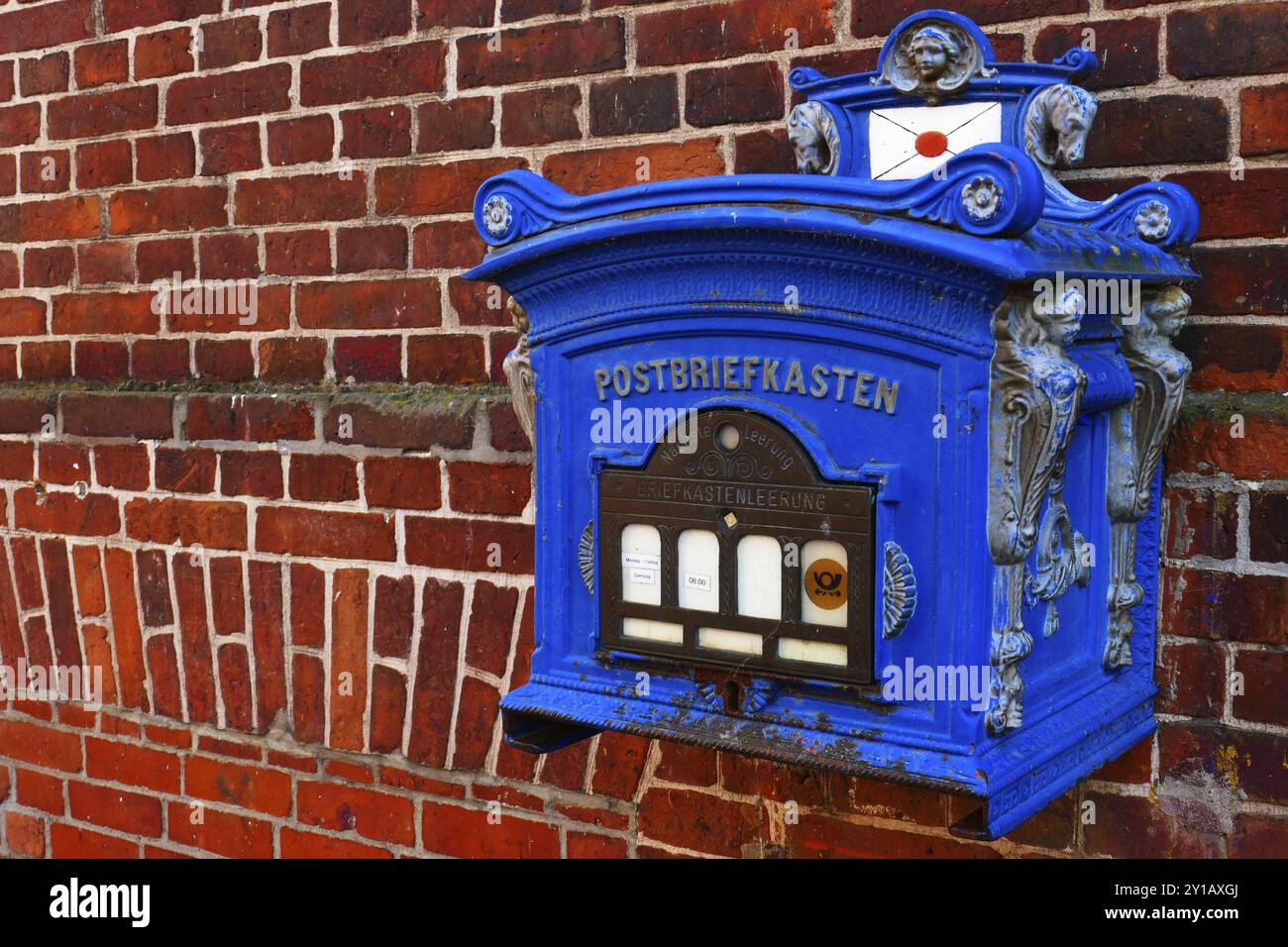 Historic wall letterbox in Lauenburg Stock Photo - Alamy