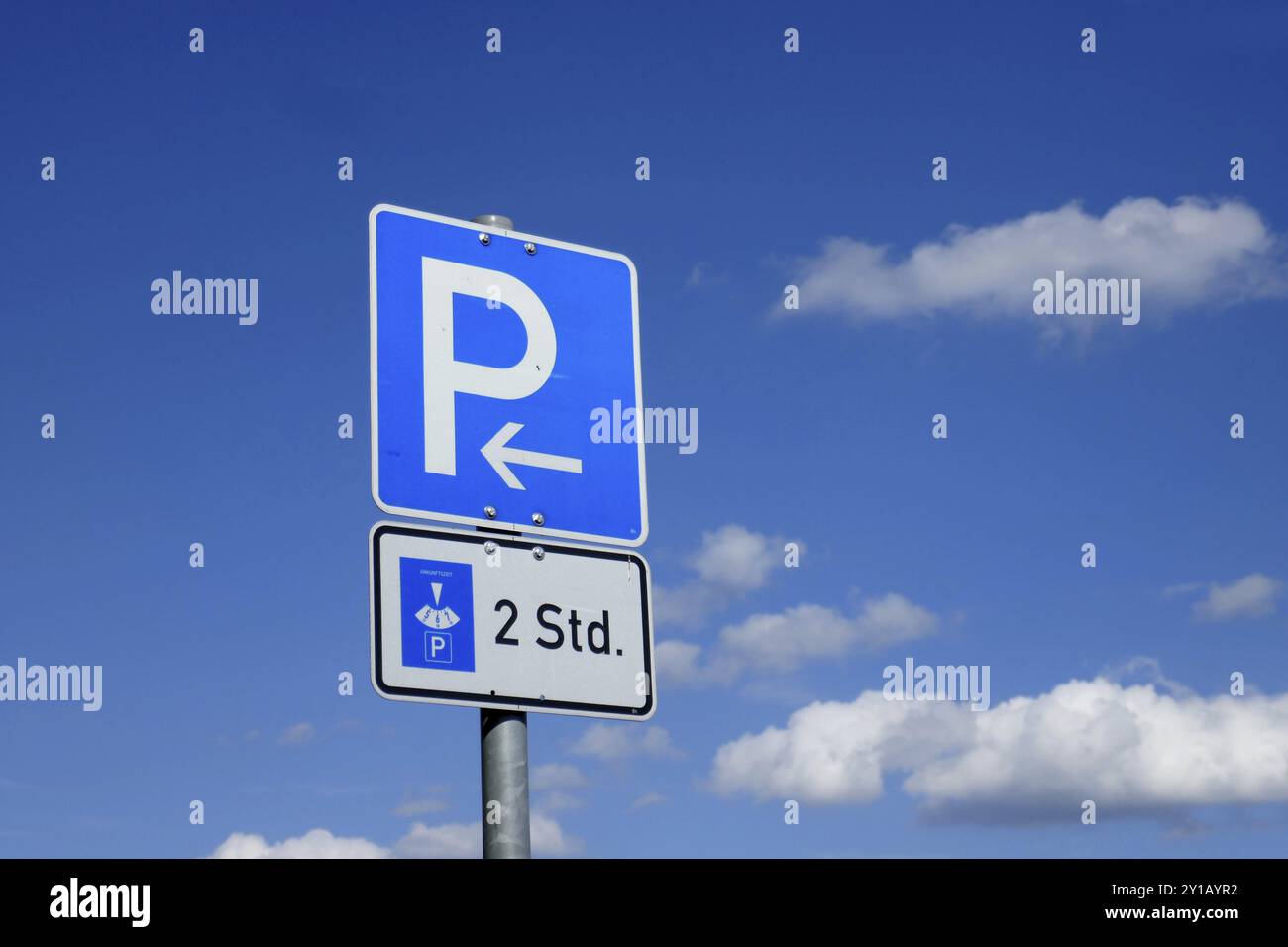 Maximum parking time sign Stock Photo - Alamy